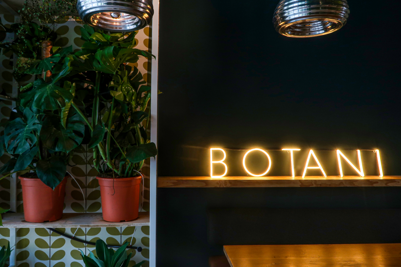 CONTACT - BOTANI café